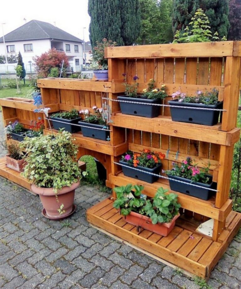 Simple Ways To Build A Pallet Planter - HOW TO MAKE – DIY