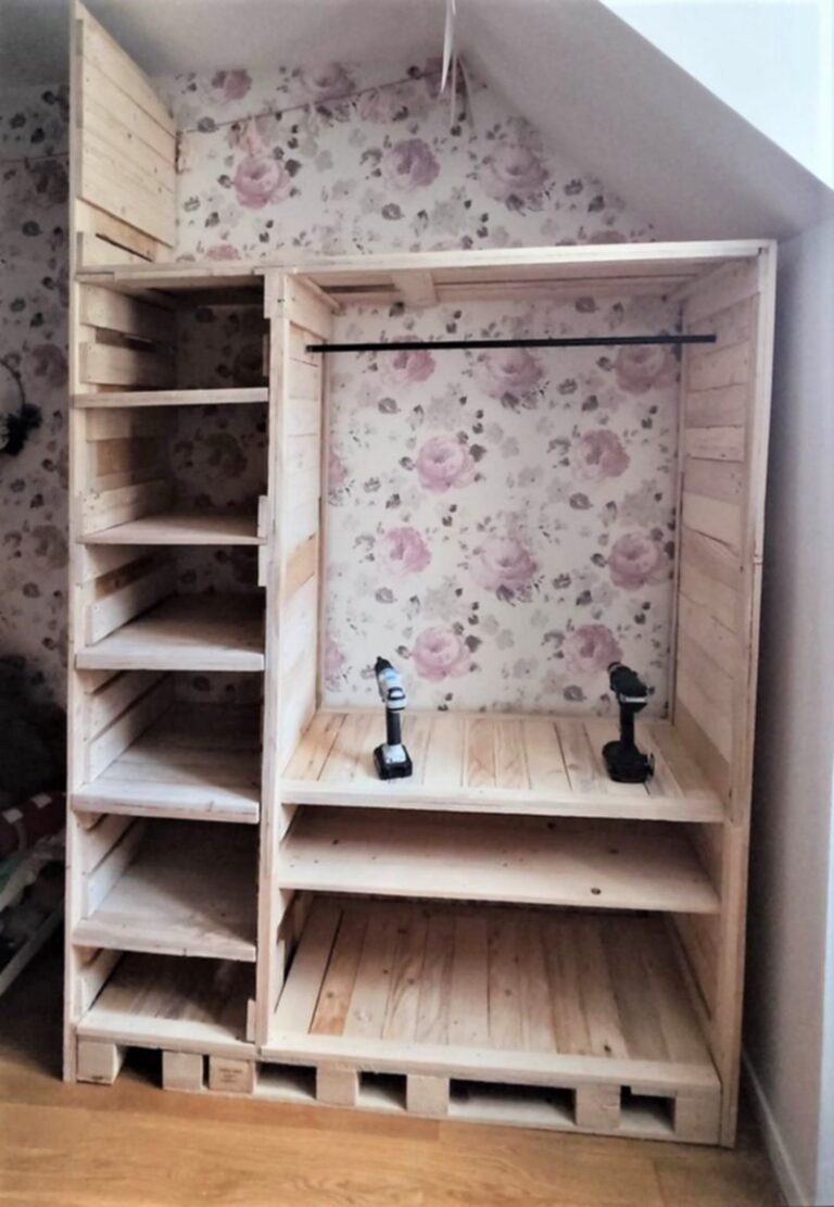 Wood Pallet Closet And Wardrobe With Amazing Ideas - HOW TO MAKE – DIY