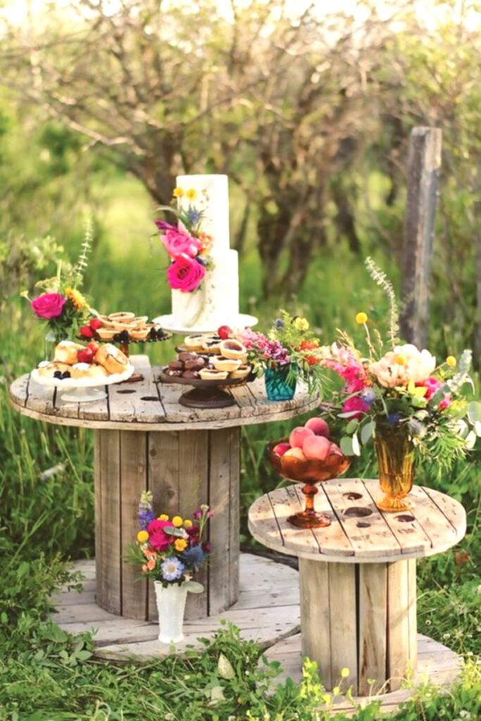 Awesome Wood Pallet Cable Spools Planters - HOW TO MAKE – DIY