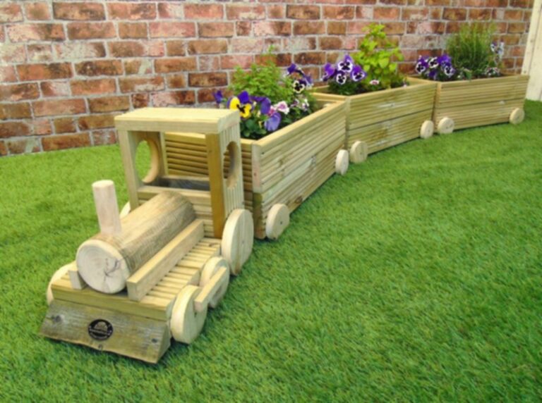 Creative Wood Pallet Train With Planters - HOW TO MAKE – DIY